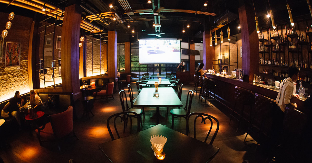 CHOW Cafe & Bar - Bar (Ekkamai - Thonglor, Bangkok) | Siam2nite